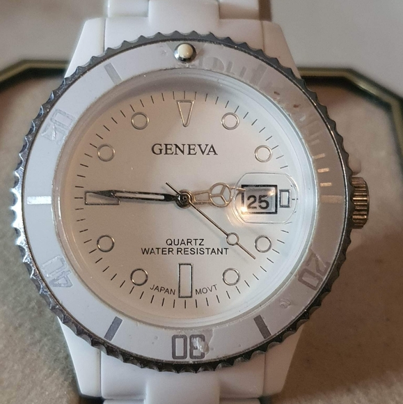 Geneva | Accessories | 20 Geneva Silverwhite Diver Style Womens Watch ...